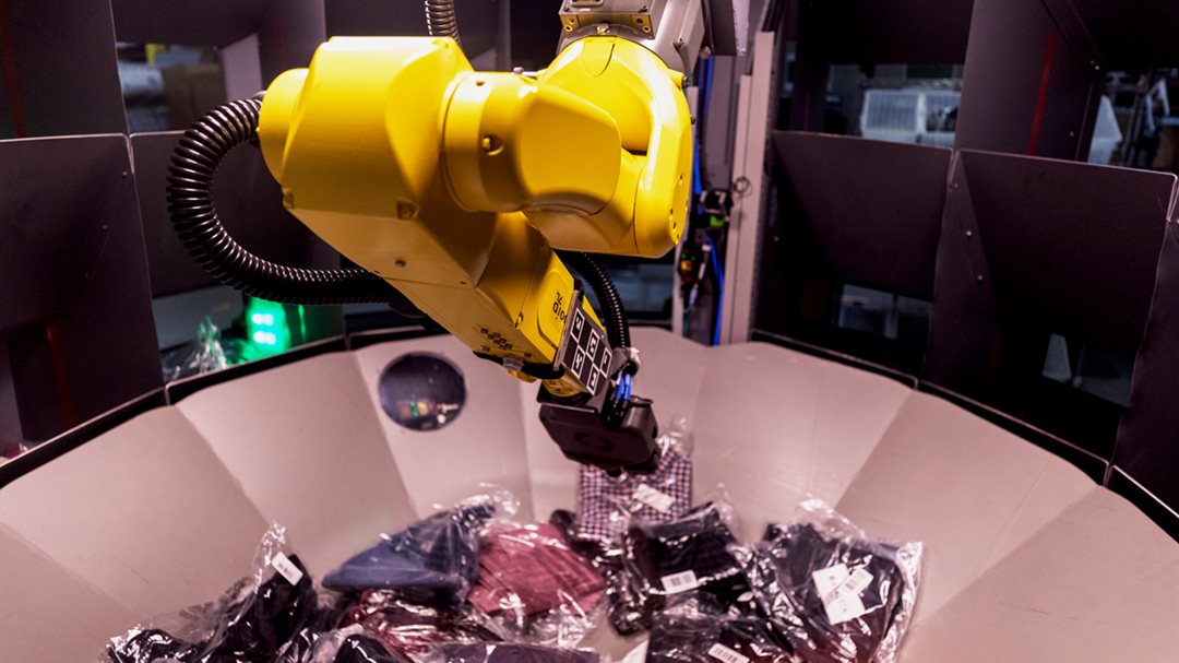 Amidst Pandemic, Gap Inc. Launches World-Class Distribution Center ...