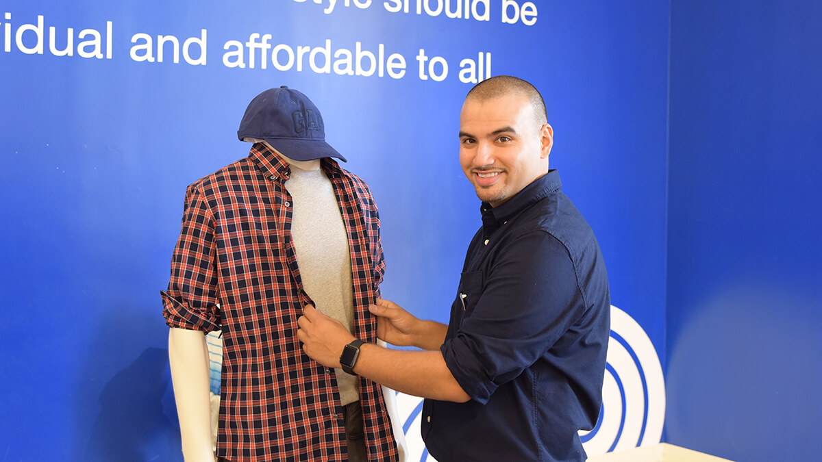 A Day In The Life Of A Gap Factory General Manager Who Started His a-day-in-the-life-of-a-gap-factory-general-manager-who-started-his