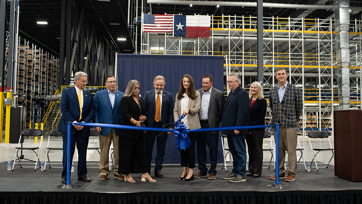 Open for Business: Gap Inc. Launches New Customer Experience Center ...