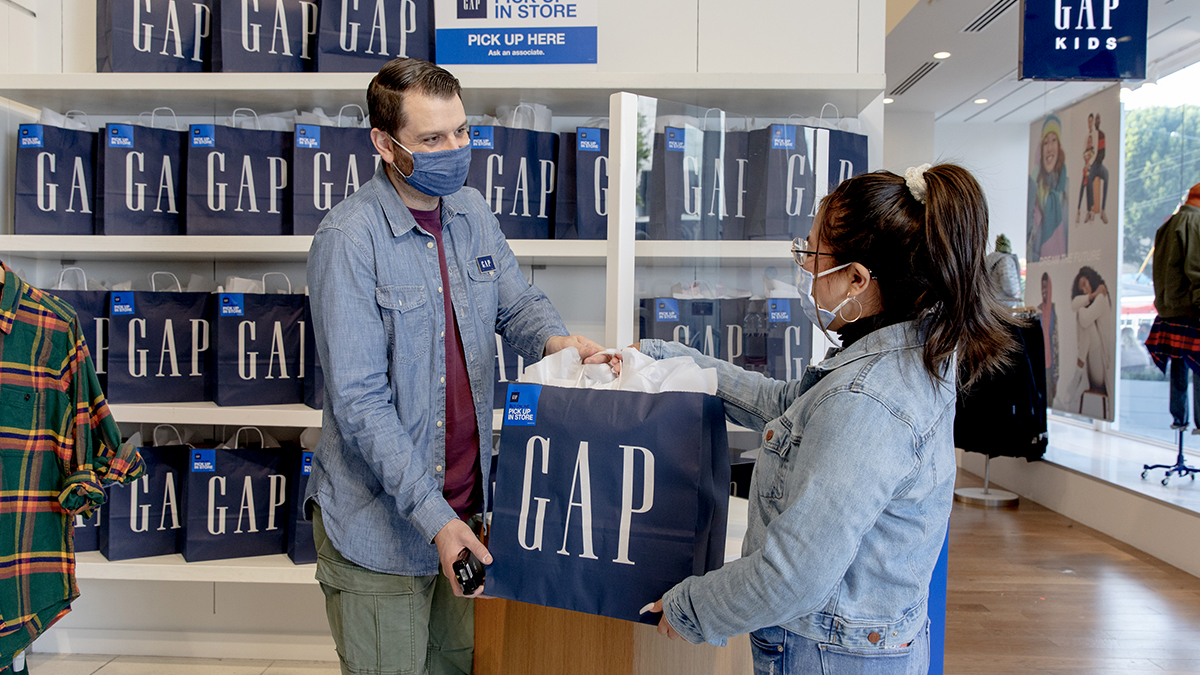 Holiday Shopping Weekend By the Numbers | Gap Inc.